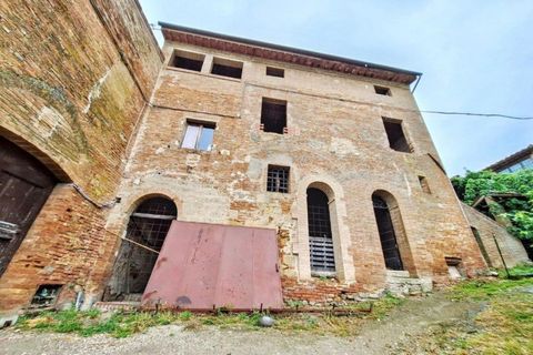 Country house for sale in Montalcino, Siena - €101,250 | Ref: 2515044 ...