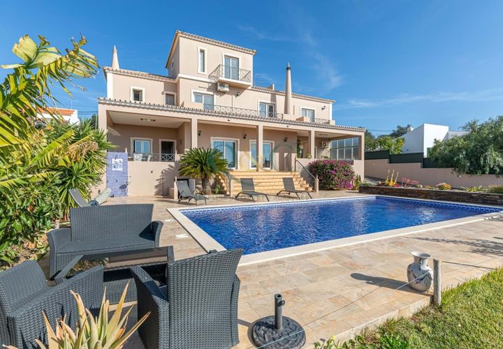 Villa for sale in Santa Barbara de Nexe, Faro - €1,250,000 | Ref ...