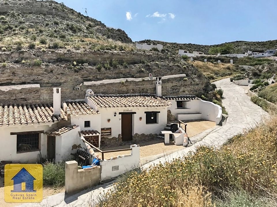 Cave houses for sale in Andalucia | Kyero