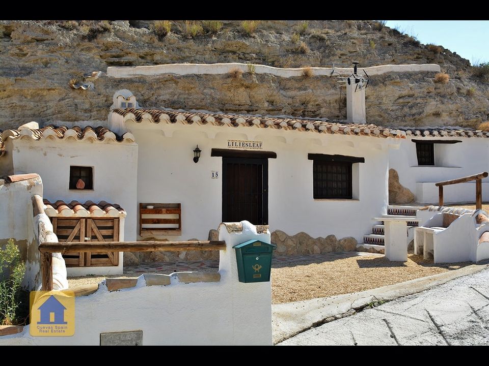 Cave houses for sale in Andalucia | Kyero