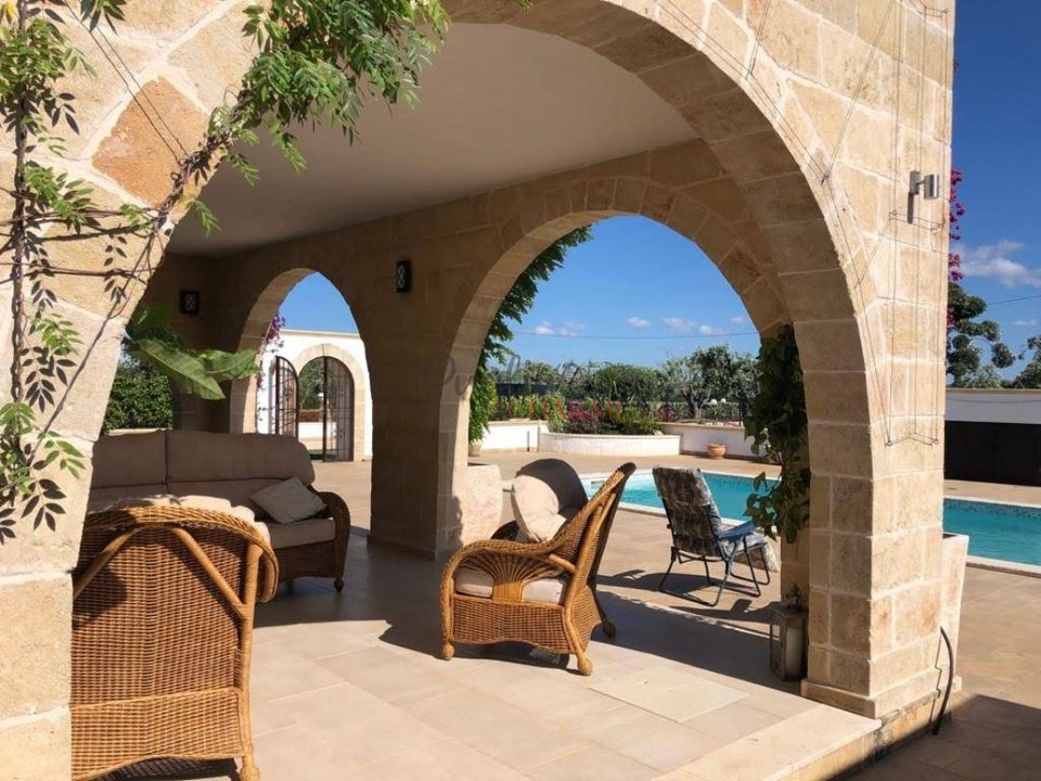 Villa for sale in Ostuni, Brindisi - € 495,000 | Ref: 12355414 - Kyero.com