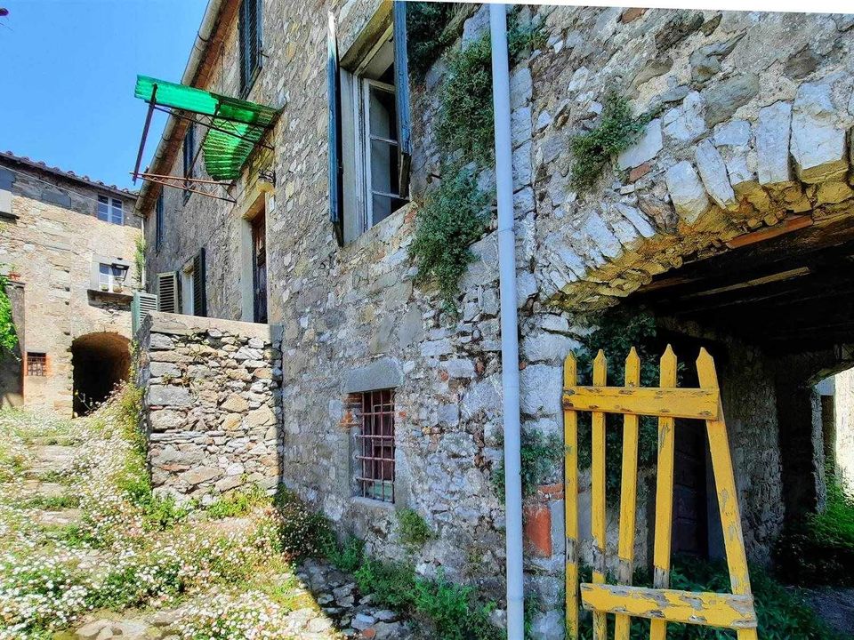 Cheap Villas for sale in Tuscany, Italy | Kyero