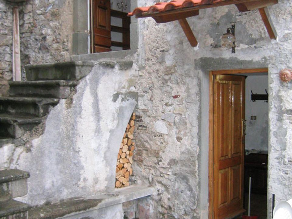 Villa for sale in Bagni di Lucca, Lucca province - € 65,000 | Ref ...