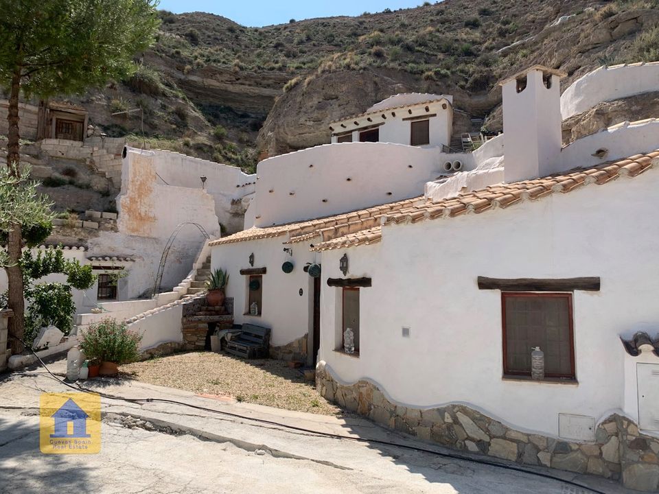 Cave houses for sale in Andalucia | Kyero