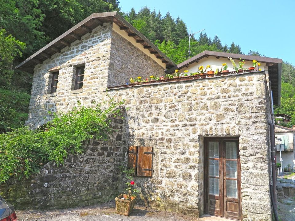 Villa for sale in Fivizzano, Massa and Carrara - € 185,000 | Ref ...