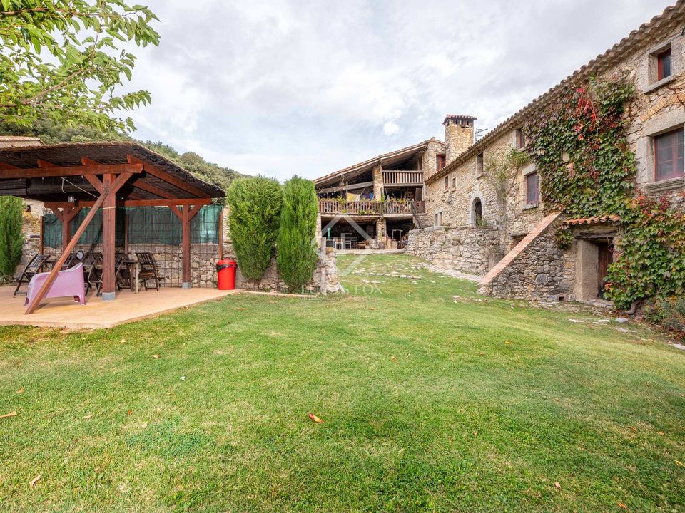 Country house for sale in Sales De Llierca, Girona province - € ...