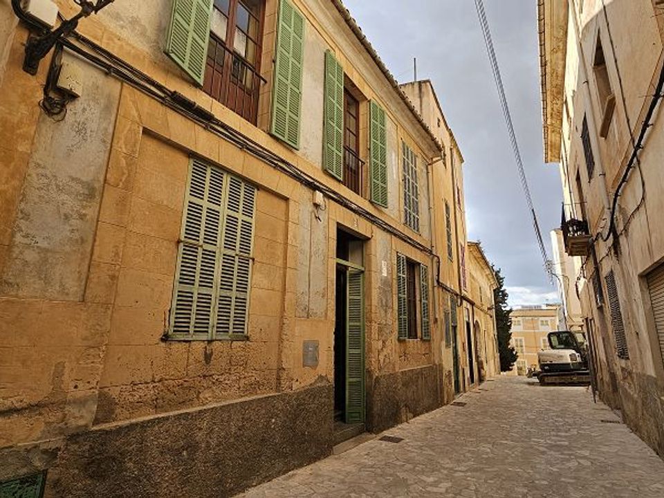 Town houses for sale in Mallorca, Balearic Islands | Kyero