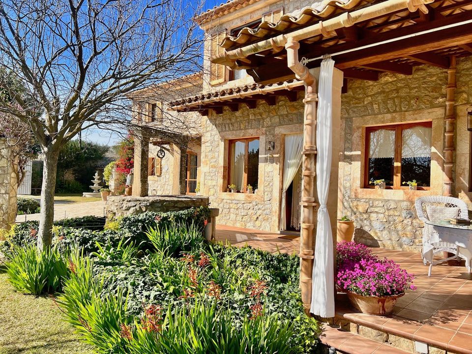 Country houses for sale in Spain - Kyero.com