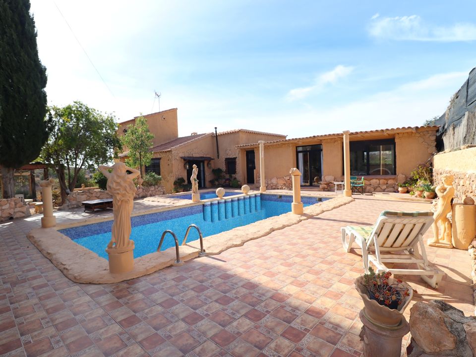 Country houses for sale in Spain - Kyero.com