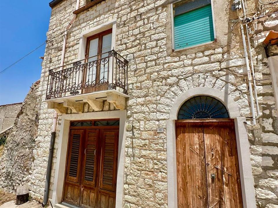 Cheap villas for sale in Italy | Kyero