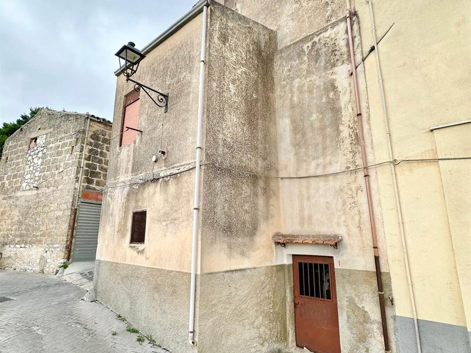 Cheap Villas for sale in Italy | Kyero