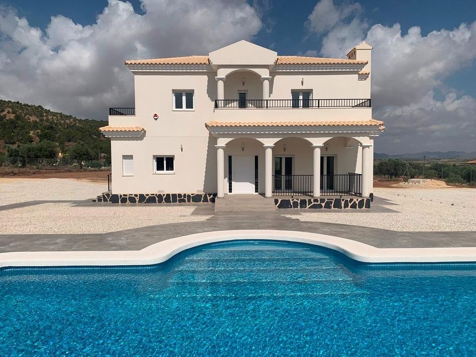 Villas for sale with pool in Spain | Kyero
