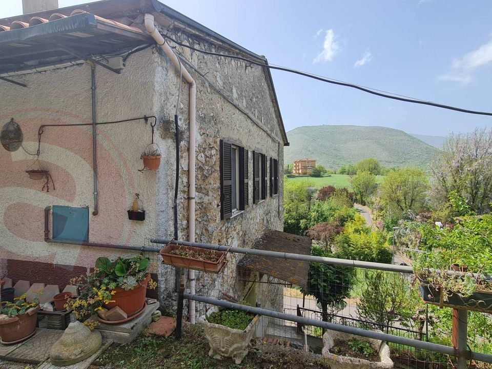 Country houses for sale in Italy | Kyero