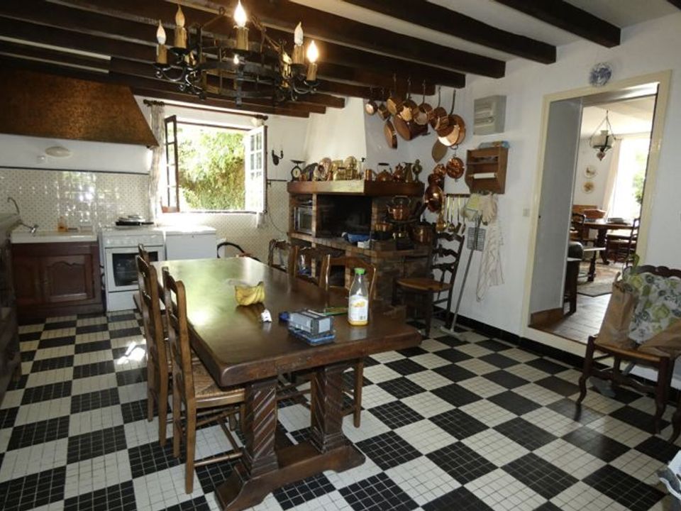 Properties for sale in Savigny-Le-Vieux | Kyero