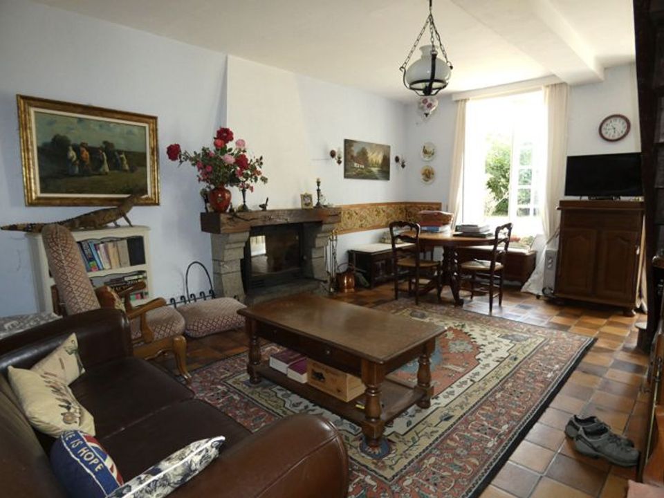 Properties for sale in Savigny-Le-Vieux | Kyero